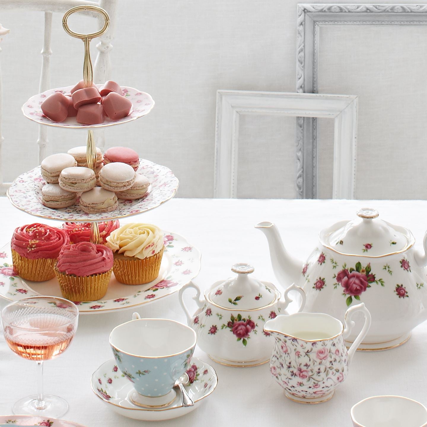 Royal Albert New Country Roses White Vintage 3-Tier Cake Stand | Royal ...